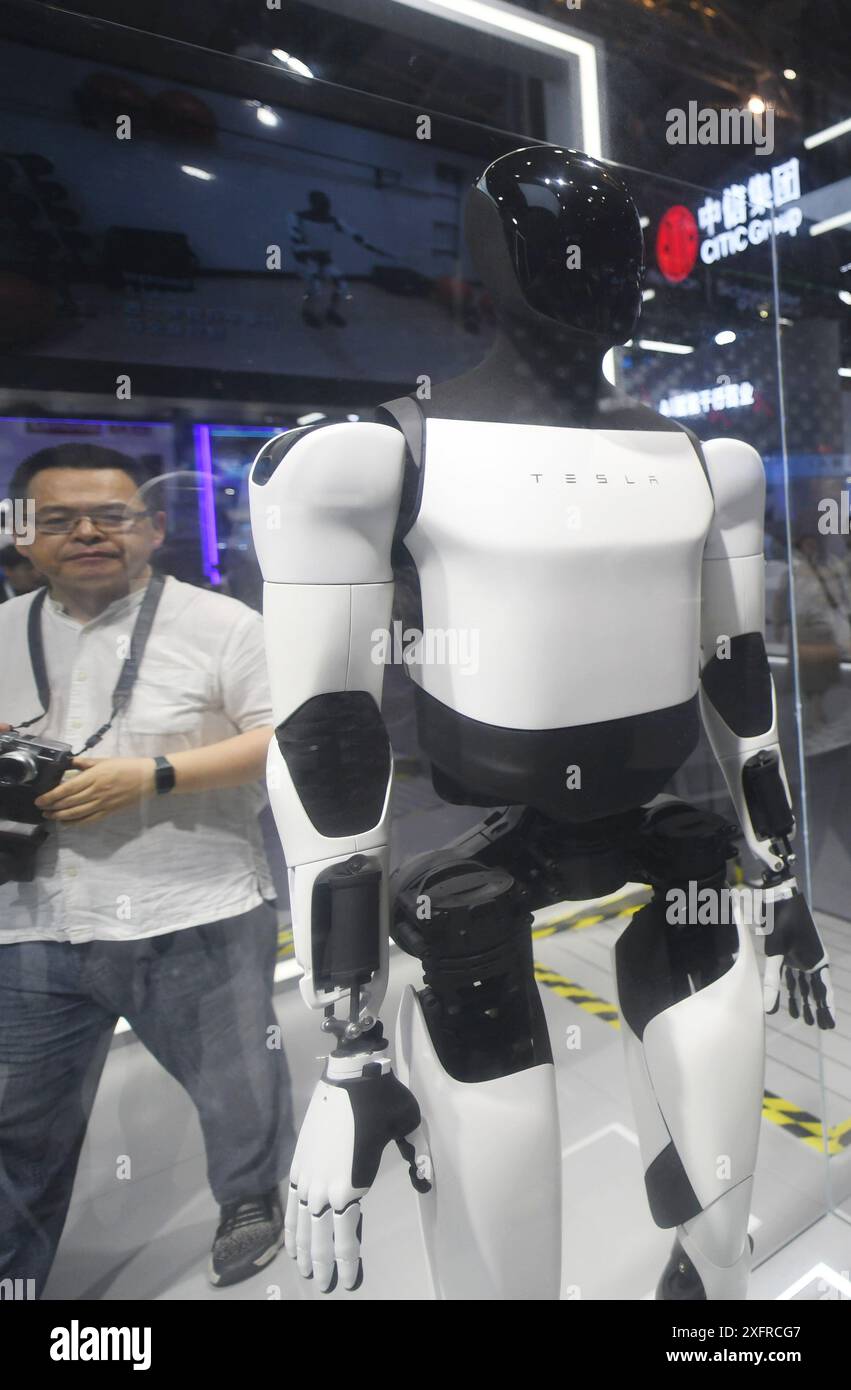 SHANGHAI, CHINA - JULY 4, 2024 - Visitors visit the second generation ...