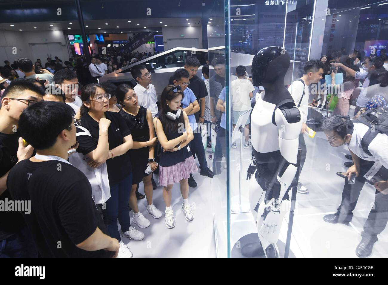 SHANGHAI, CHINA - JULY 4, 2024 - Visitors visit the second generation ...