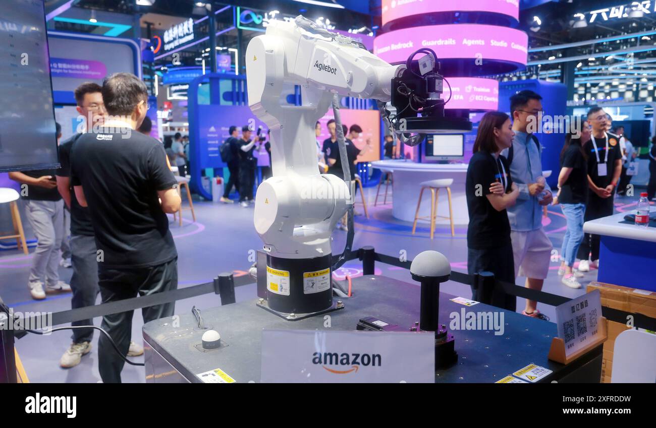 Non human robot hi-res stock photography and images - Alamy