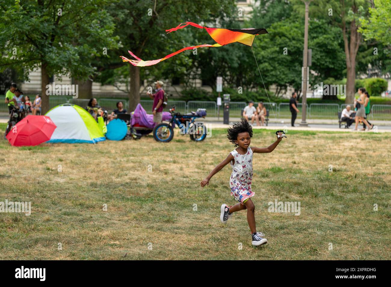 Myra Steeples, 6 flies her kite near the Washington Monument on the ...
