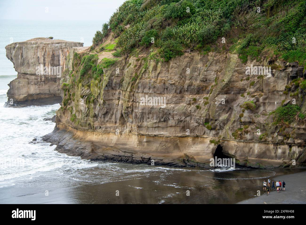 Muriwai cave hi-res stock photography and images - Alamy