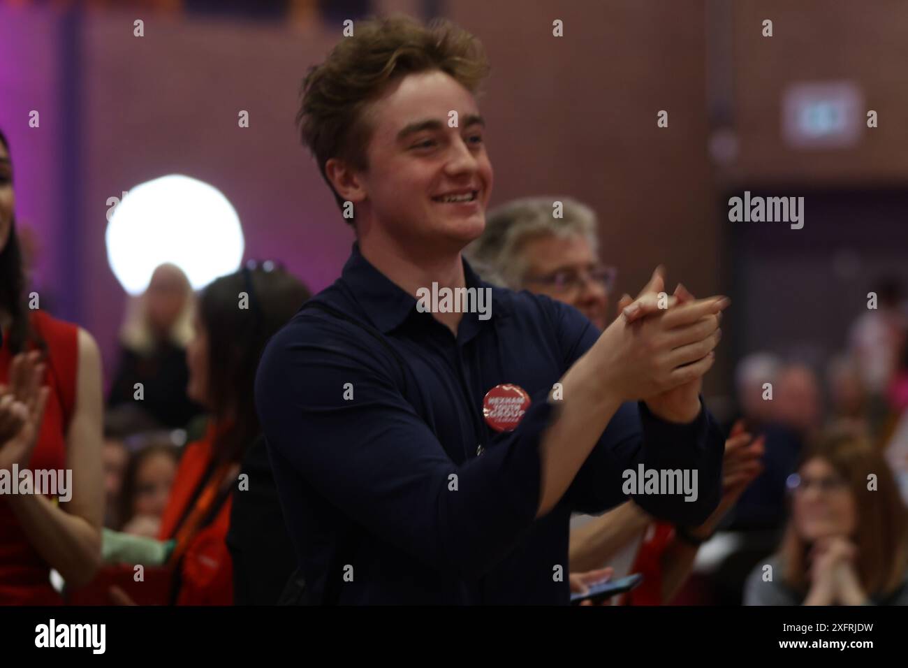 Supporters clapping election result hi-res stock photography and images - Alamy