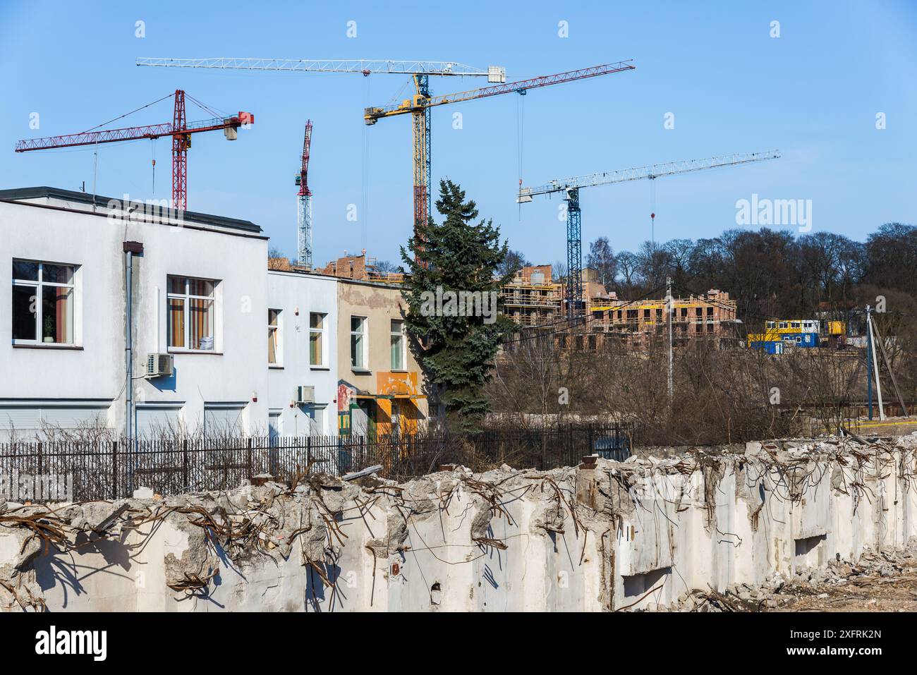 Construction cranes concrete foundation hi-res stock photography and ...