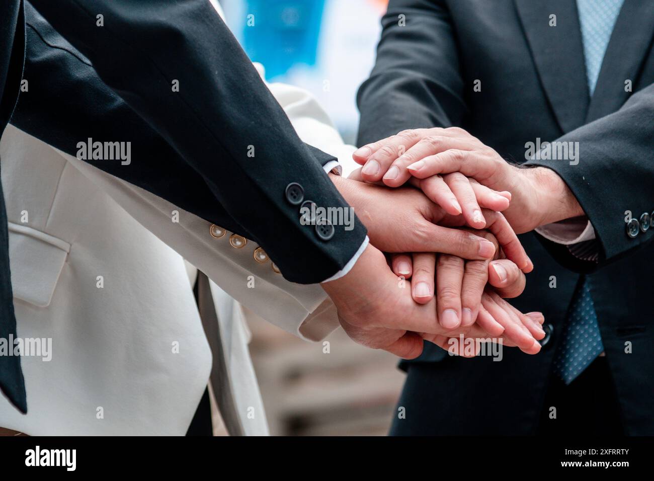 Teamwork partnership hi-res stock photography and images - Alamy