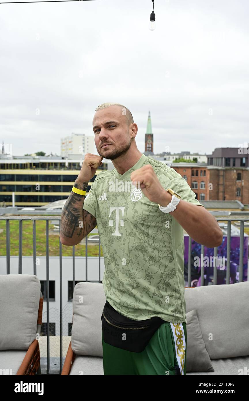 Eric Sindermann beim Mates Date Influencer Event auf der Berlin Fashion ...