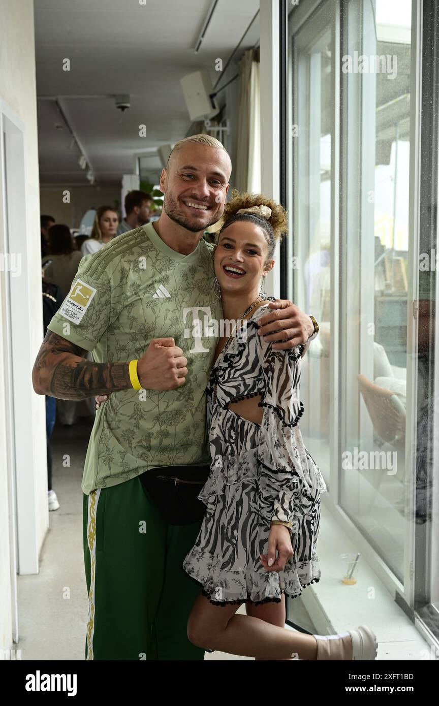 Eric Sindermann und Christin Okpara beim Mates Date Influencer Event ...