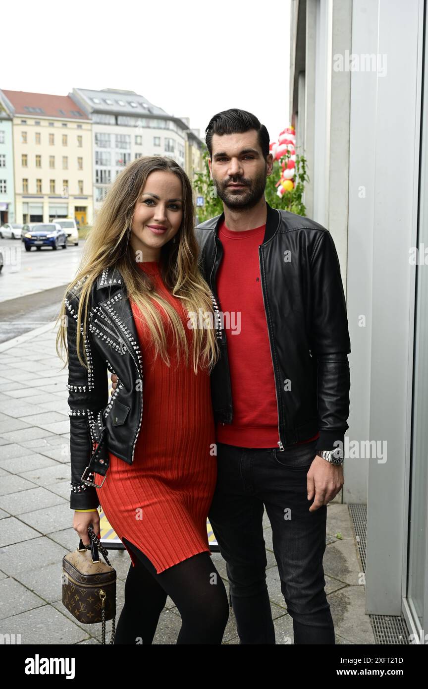 Delia Grösch und Mike Cees beim Mates Date Influencer Event auf der ...