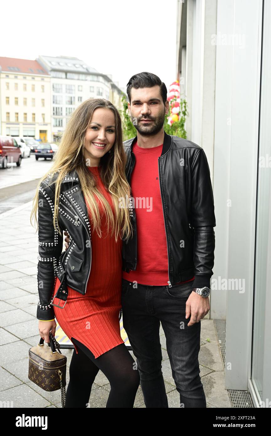 Delia Grösch und Mike Cees beim Mates Date Influencer Event auf der ...