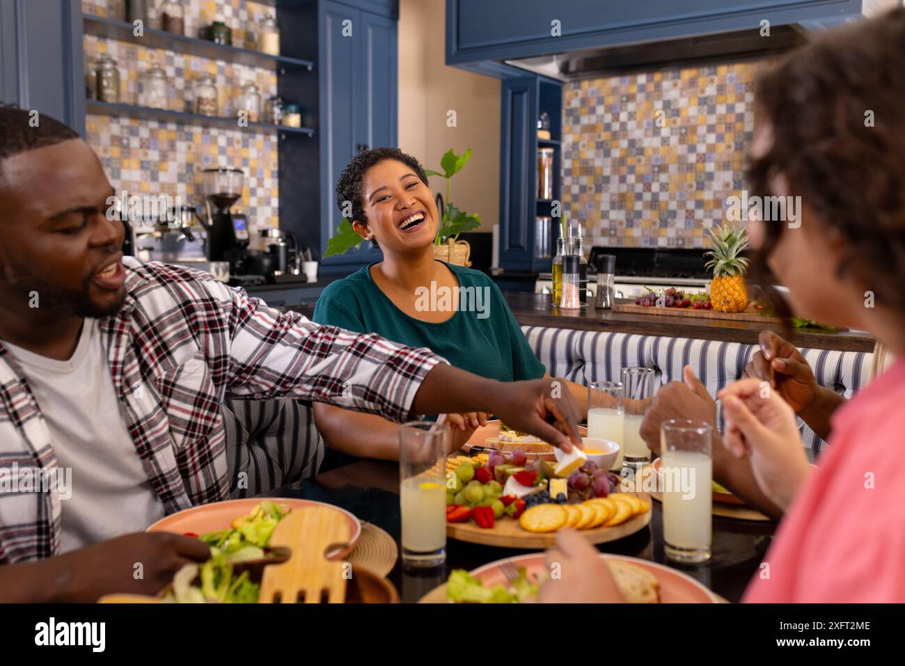 Home sharing food gathering hi-res stock photography and images - Alamy