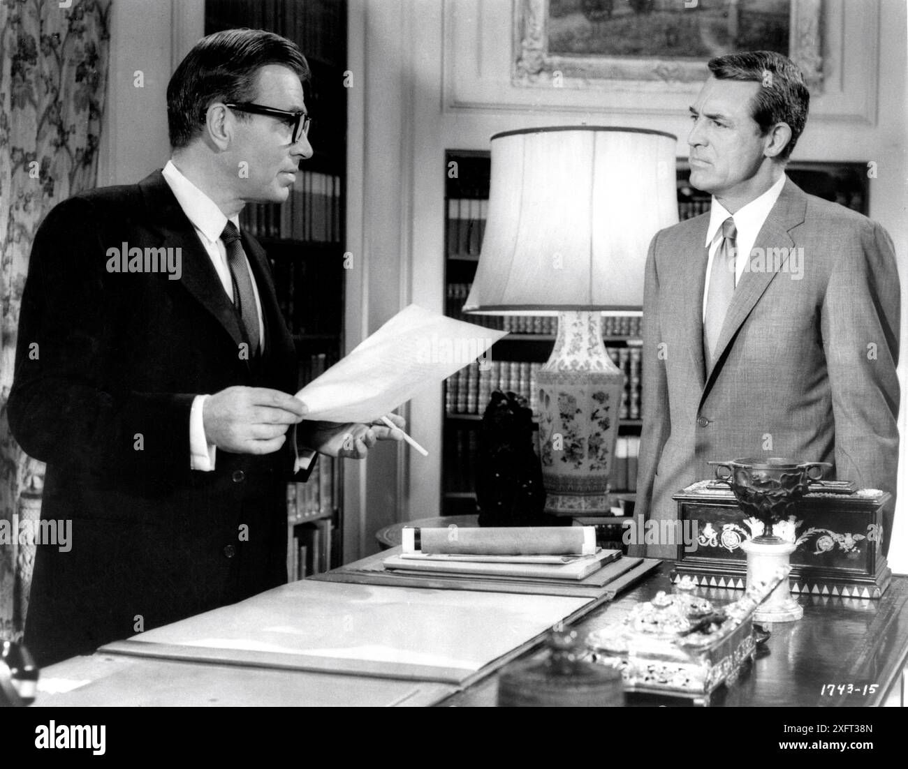 JAMES MASON and CARY GRANT in NORTH BY NORTHWEST 1959 director ALFRED HITCHCOCK writer Ernest ...