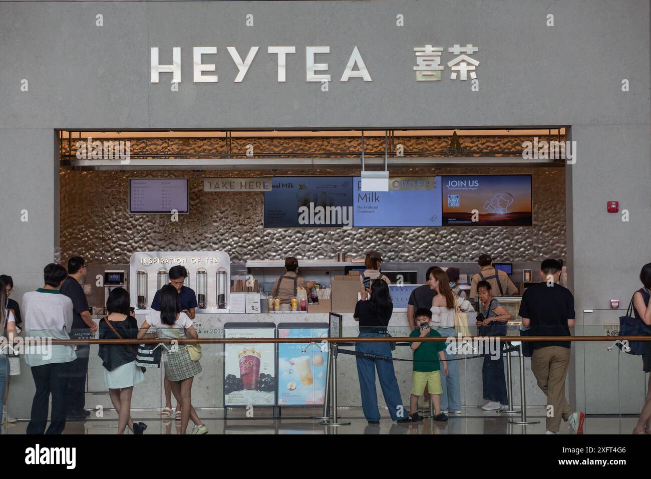 China tea brand Heytea outlet at Marina Bay Sands, popular tea drinks for different ages from ...