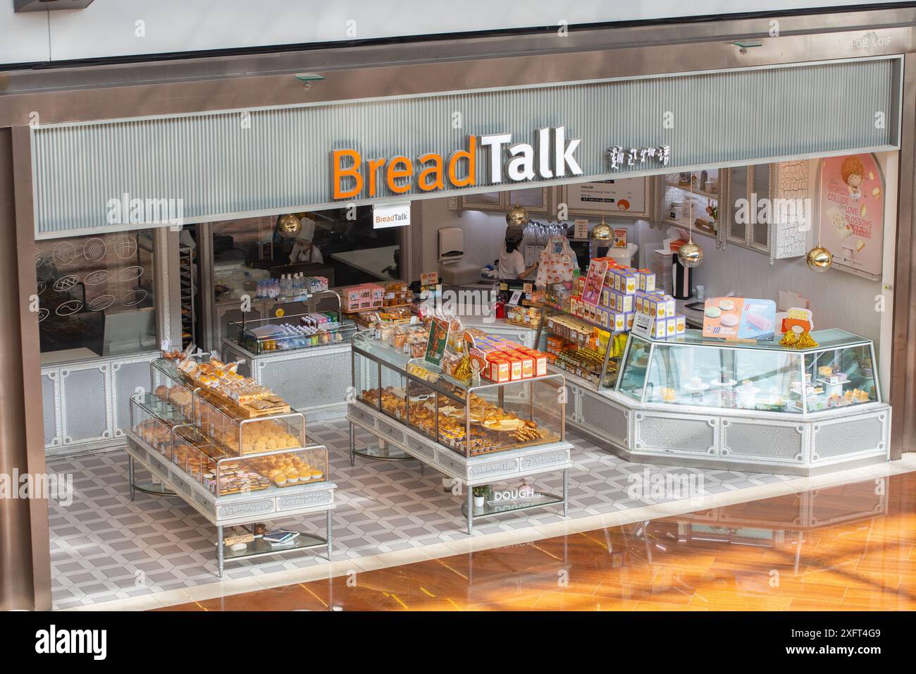 BreadTalk shopfront outlet. Singaporean multinational snack and ...