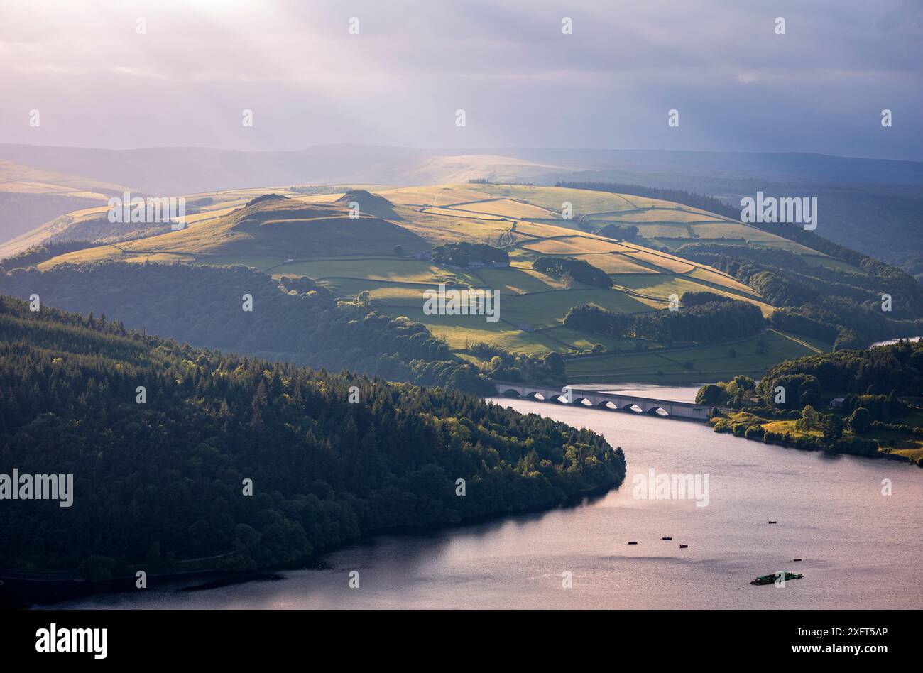 The views from Bamford Edge over Ladybower Reservoir Derwent valley ...
