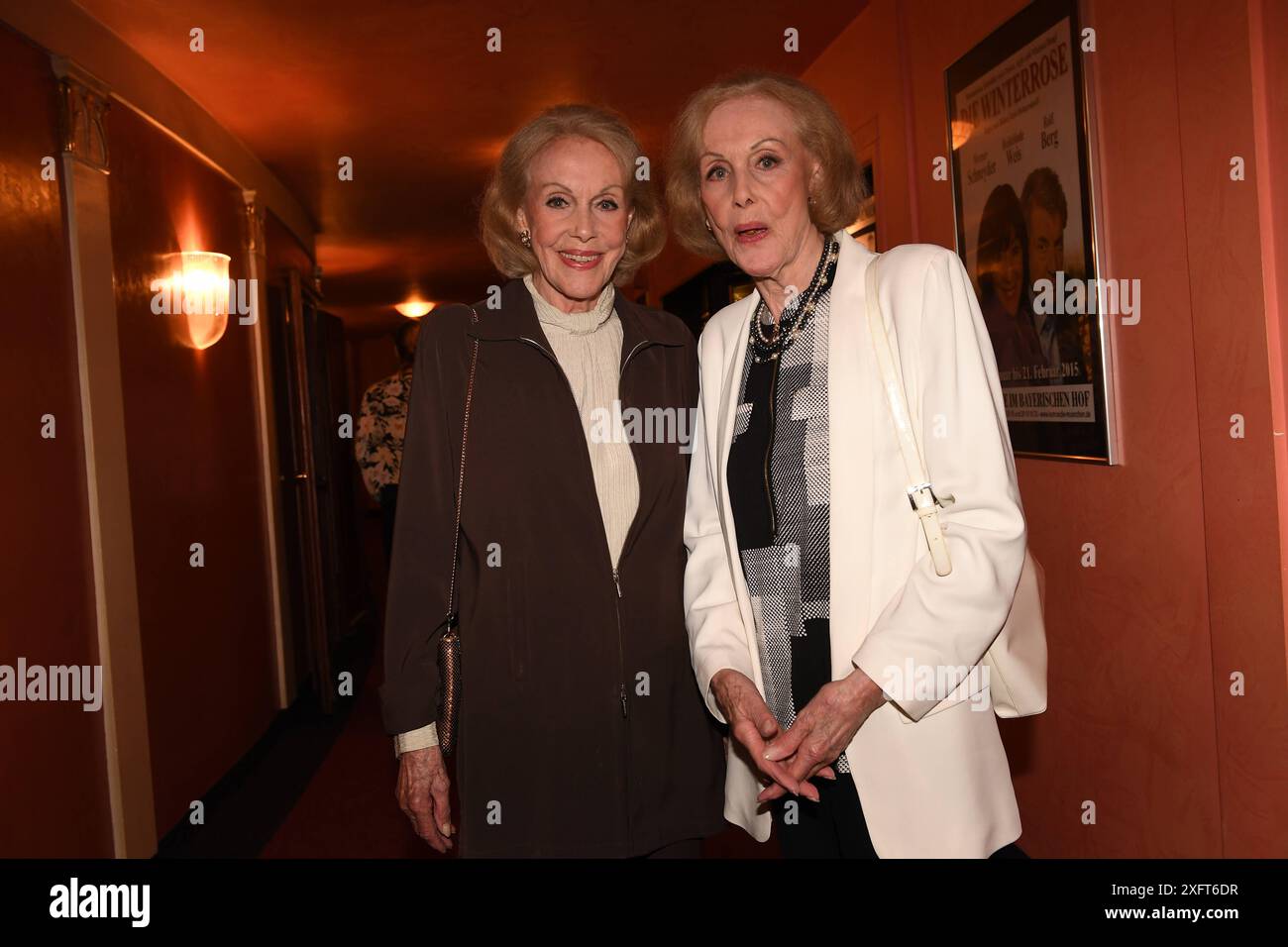 Alice und Ellen Kessler / Premiere / Monsieur Pierre geht Online ...