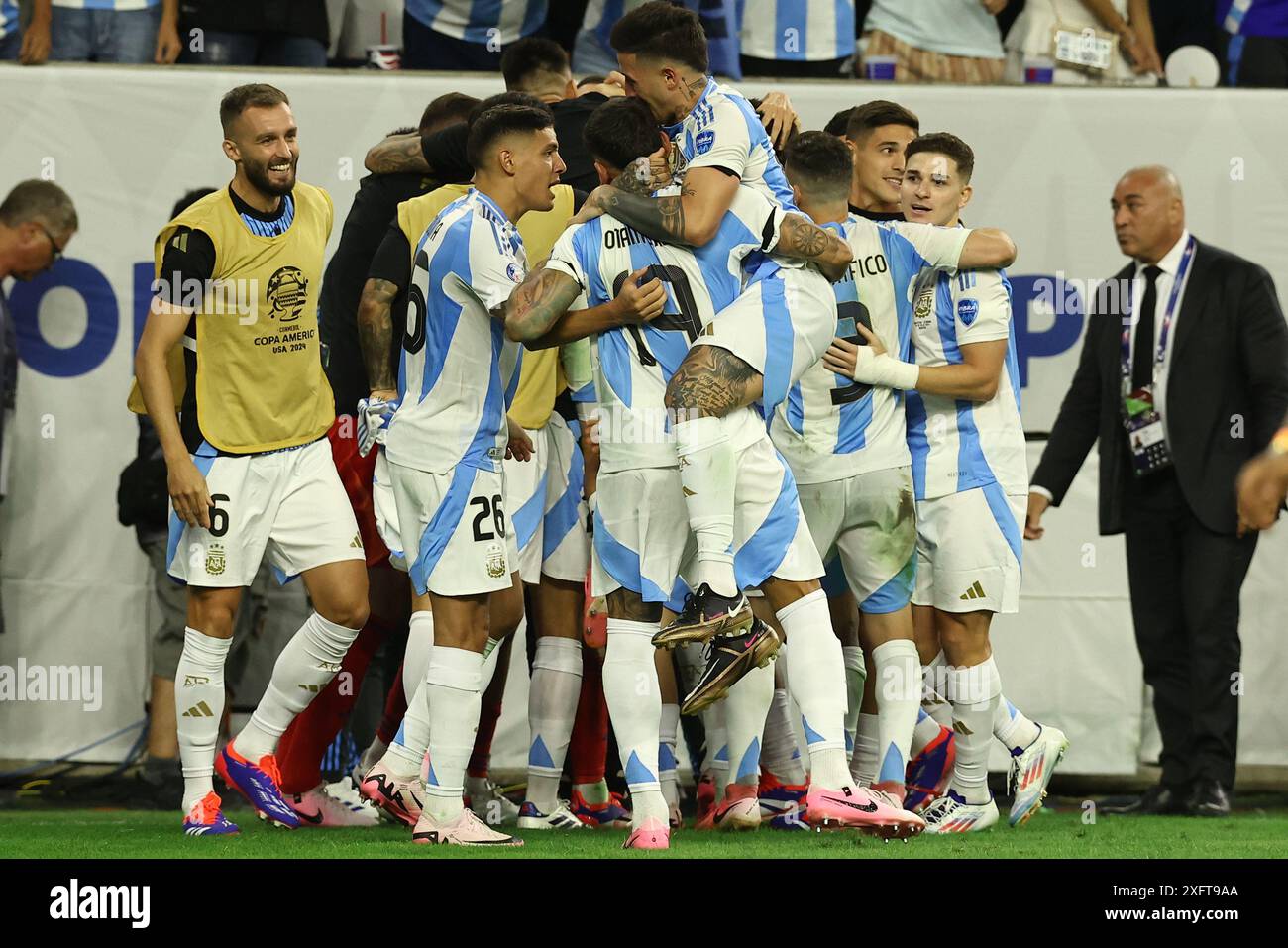 Argentina's footballers celebrate after defeating Ecuador by pennalty ...