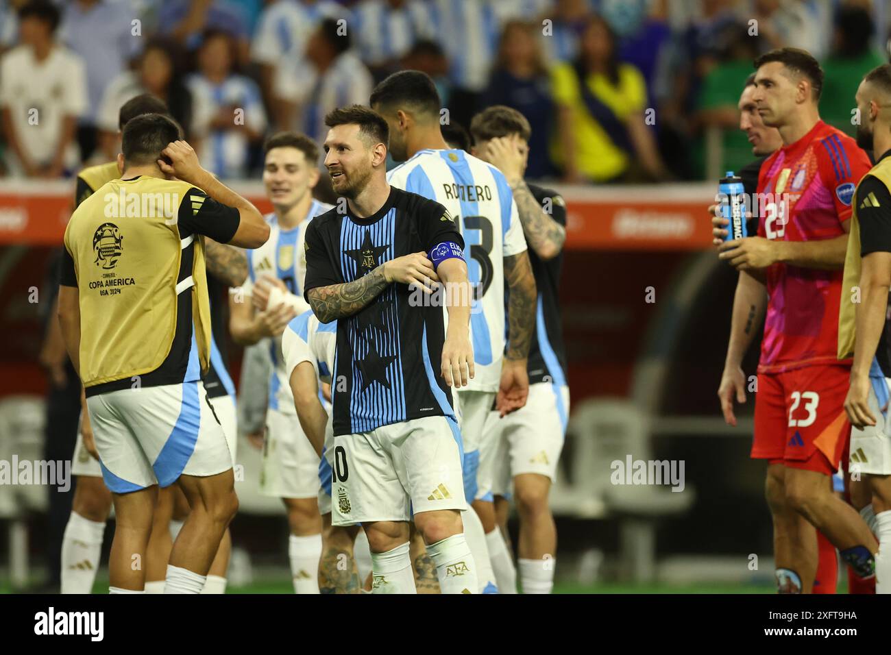 Argentina's forward Lionel Messi (C) and teammates celebrate after ...