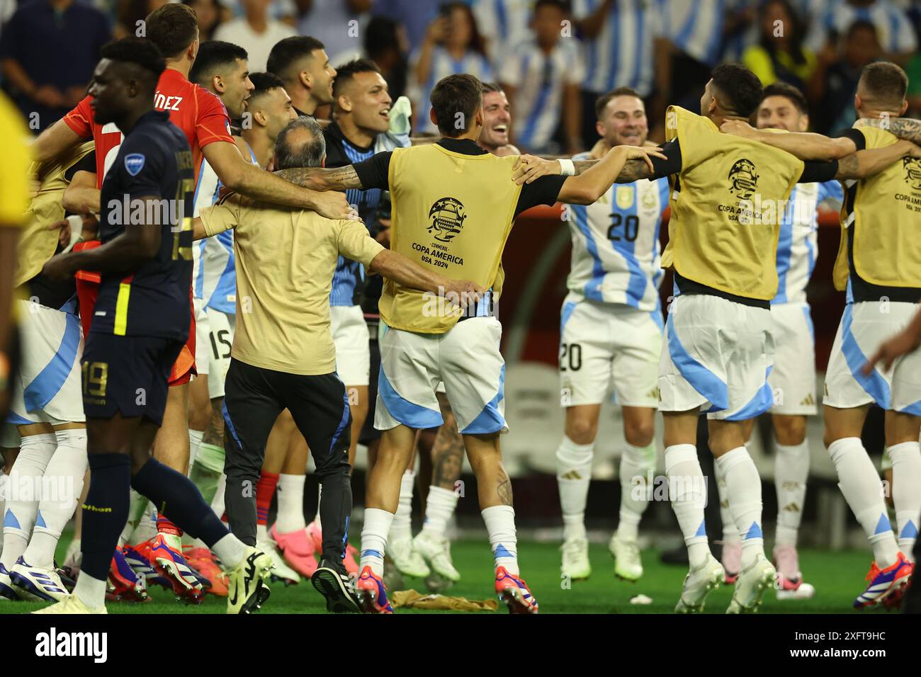 Argentina's footballers celebrate after defeating Ecuador by pennalty ...