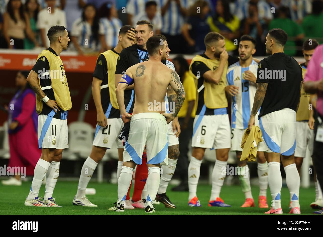 Argentina's footballers celebrate after defeating Ecuador by pennalty ...