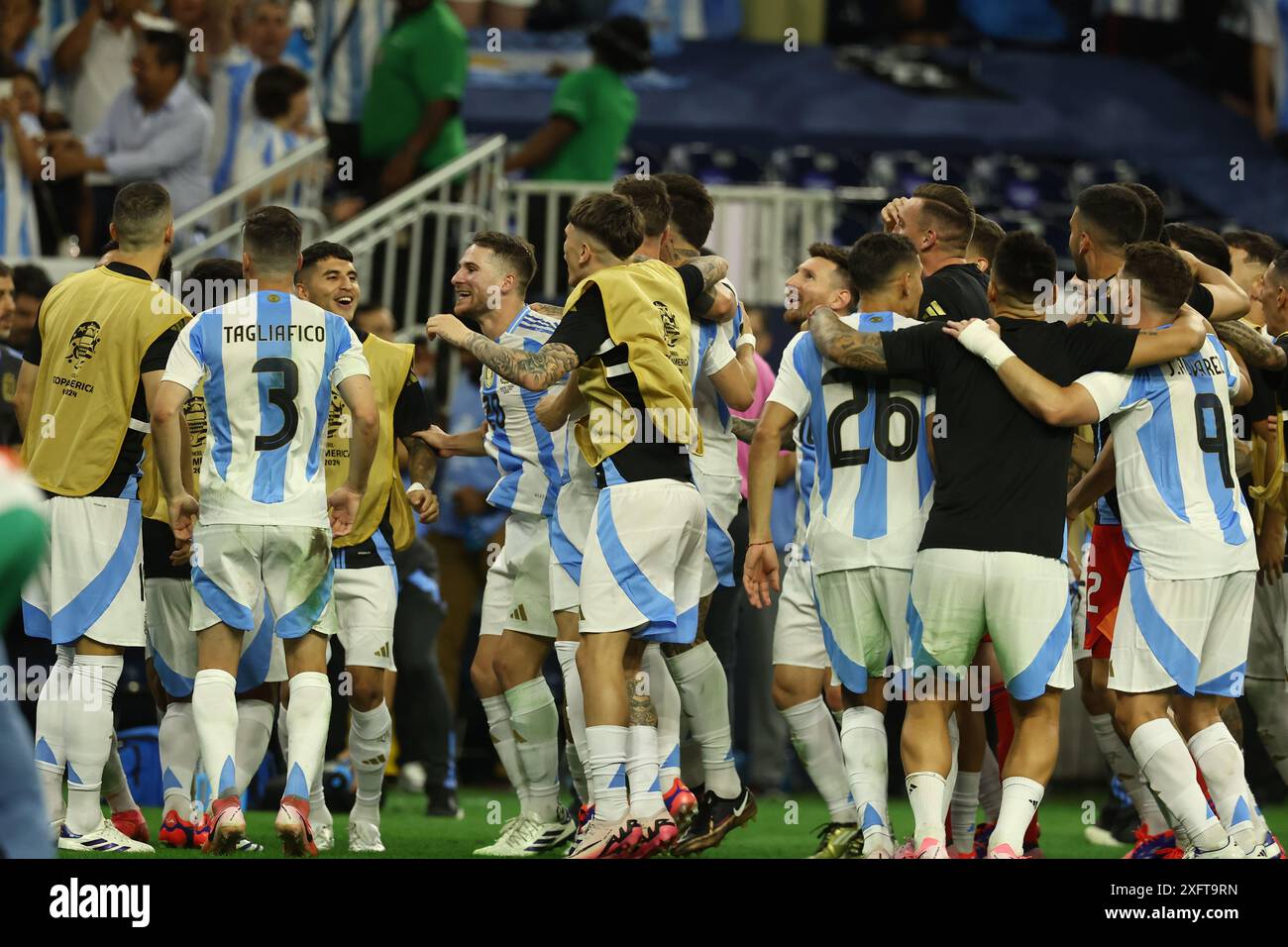 Argentina's players celebrate after defeating Ecuador by pennalty ...