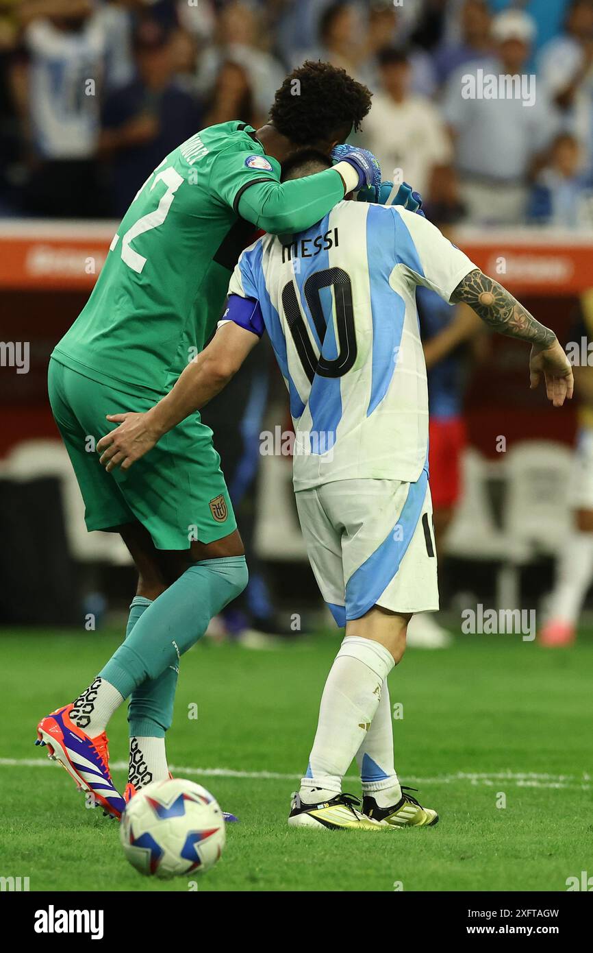 Argentine striker Lionel Messi (R) is comforted by Ecuador's goalkeeper ...