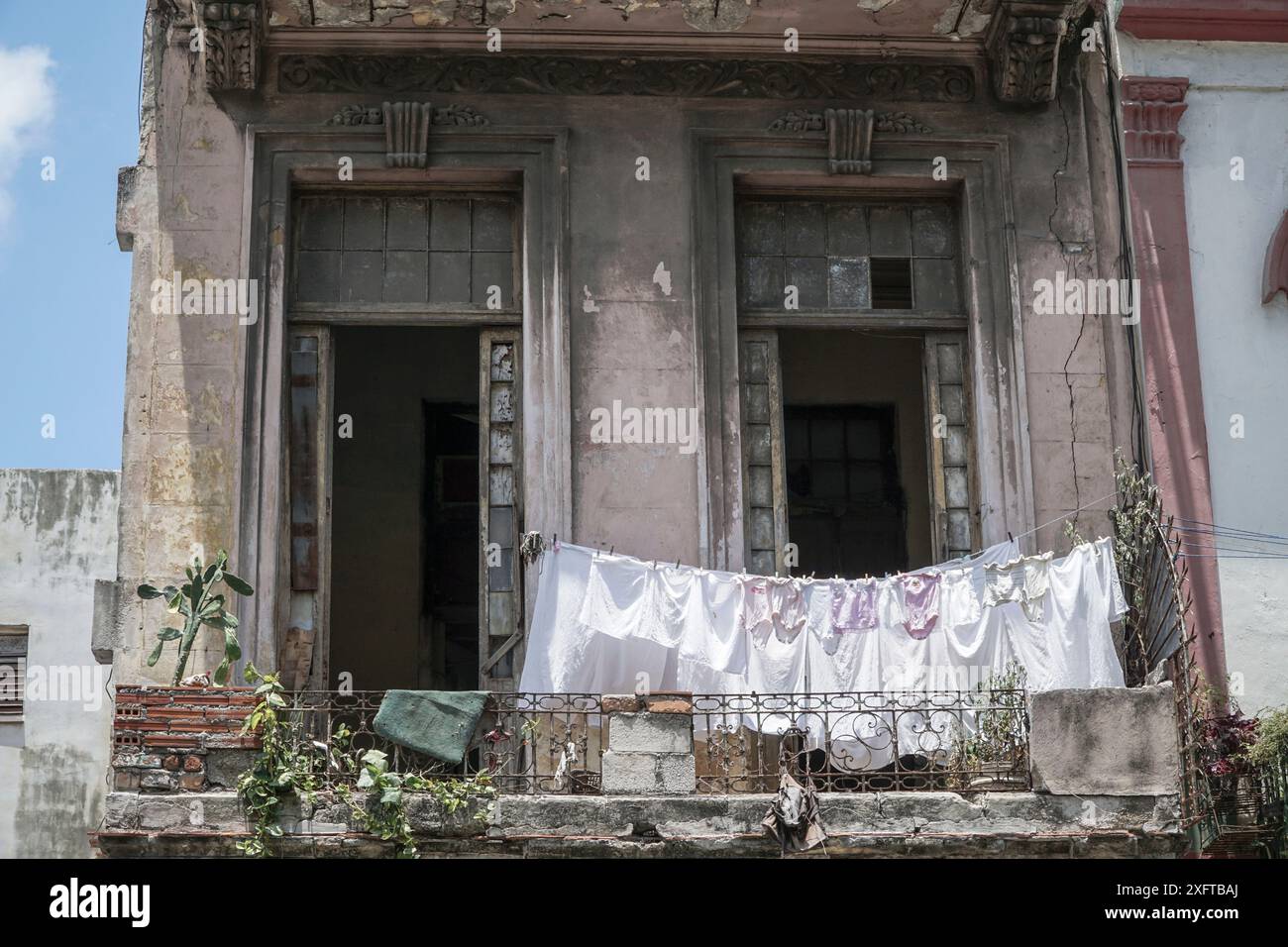 Hanged on balcony hi-res stock photography and images - Alamy