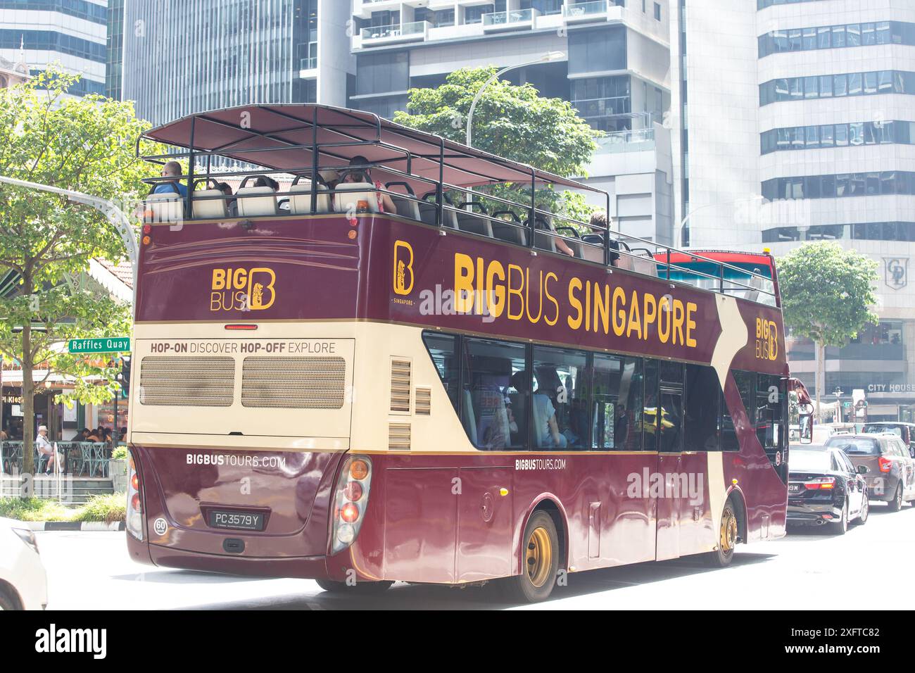 Singapore bus sign hi-res stock photography and images - Alamy