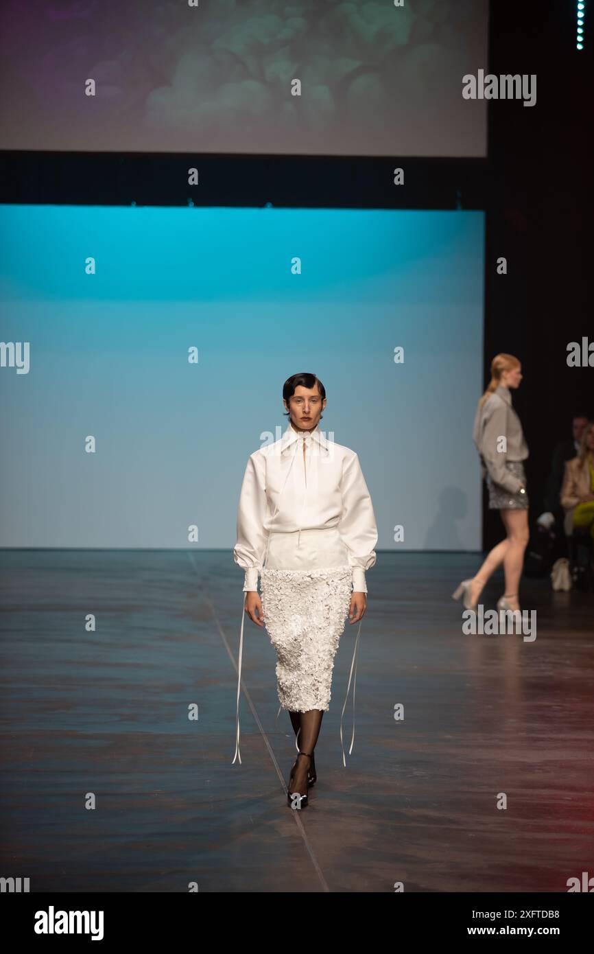 Danny Reinke, präsentierte die Kollektion der Fashion Week 2024 Berlin ...