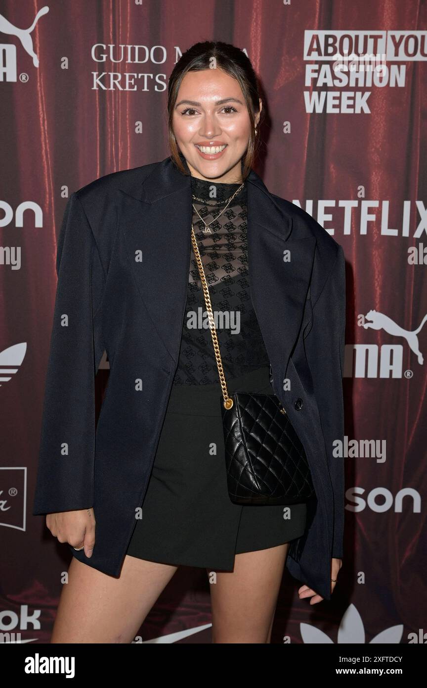 Anna Maria Damm beim About You Fashion Circus in Adlershof-Johannisthal ...