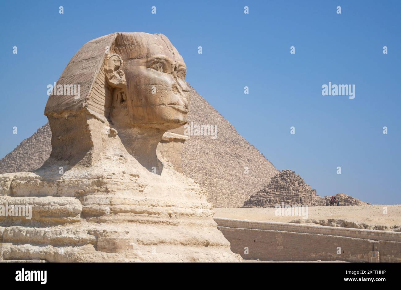 sphinx and pyramid of giza Stock Photo - Alamy