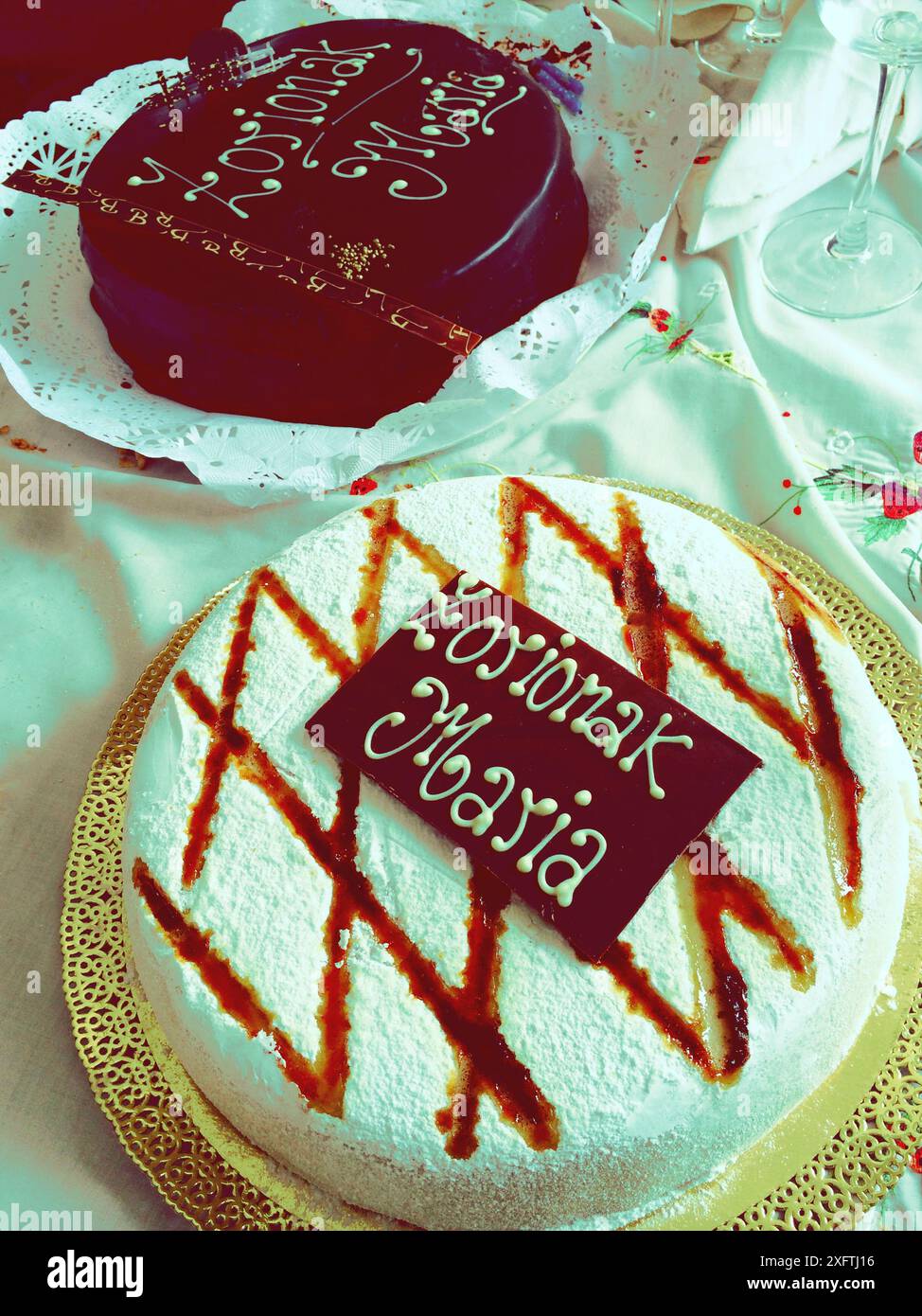 Birthday cakes party hi-res stock photography and images - Alamy