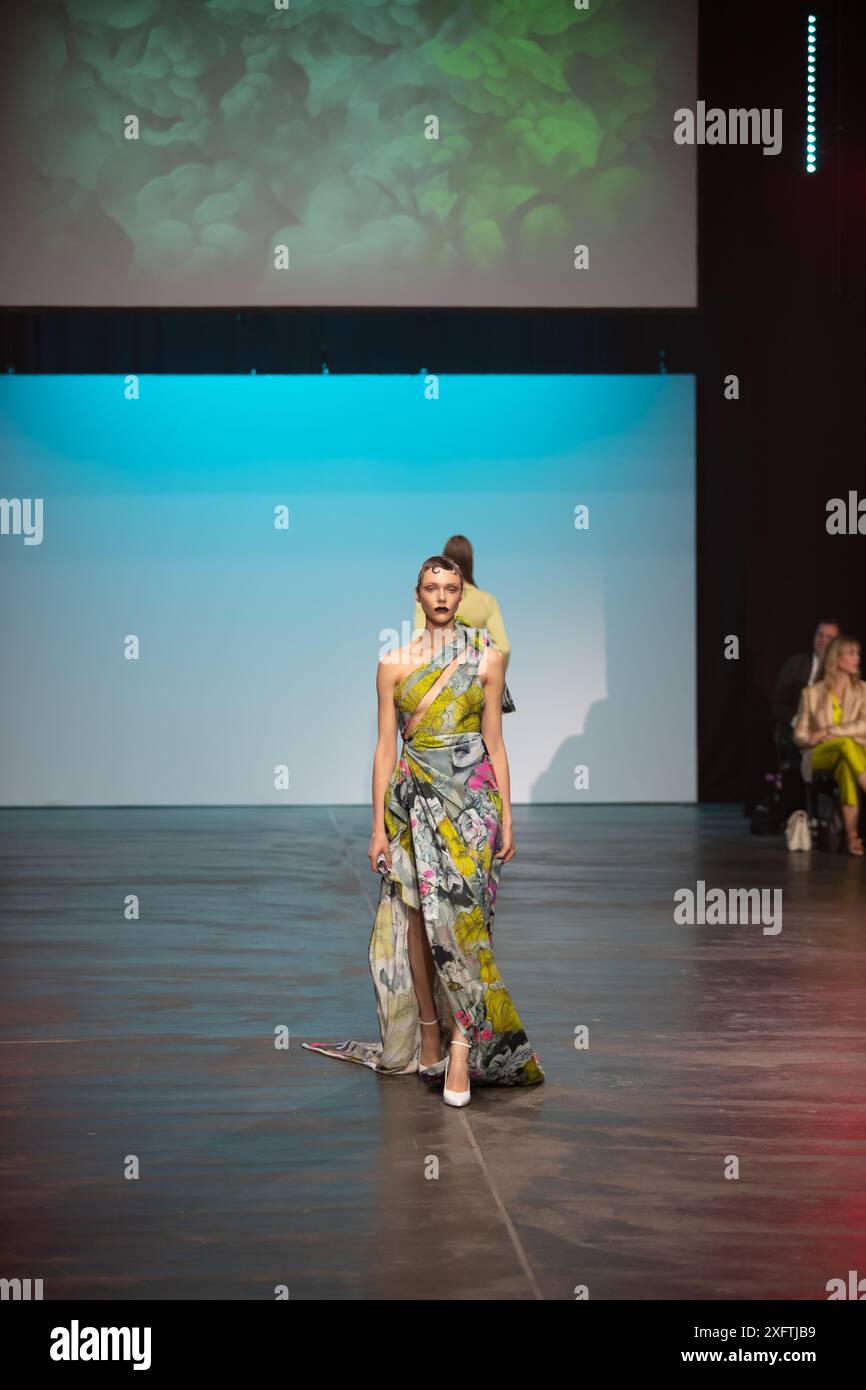 Danny Reinke, präsentierte die Kollektion der Fashion Week 2024 Berlin ...