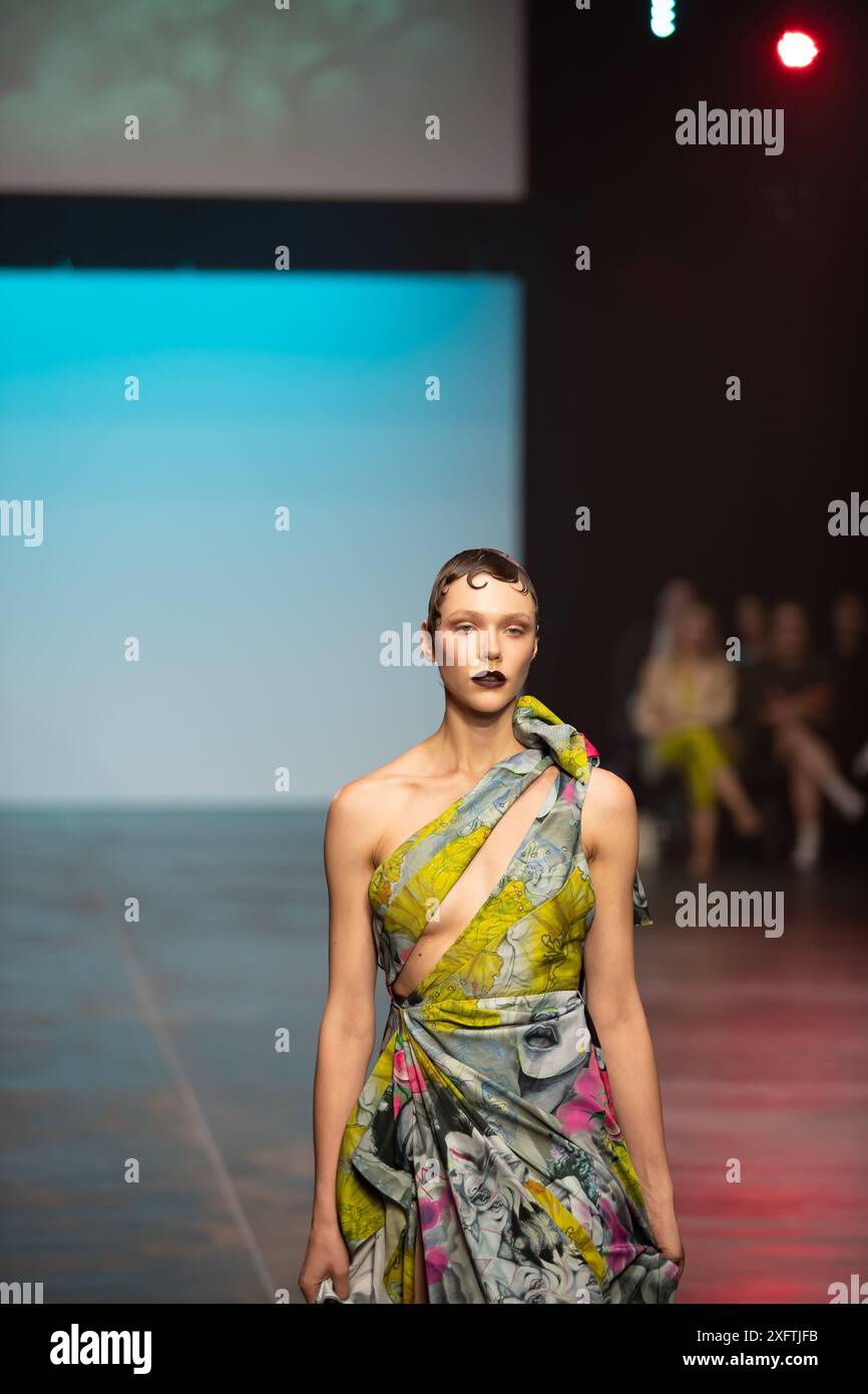 Danny Reinke, präsentierte die Kollektion der Fashion Week 2024 Berlin ...