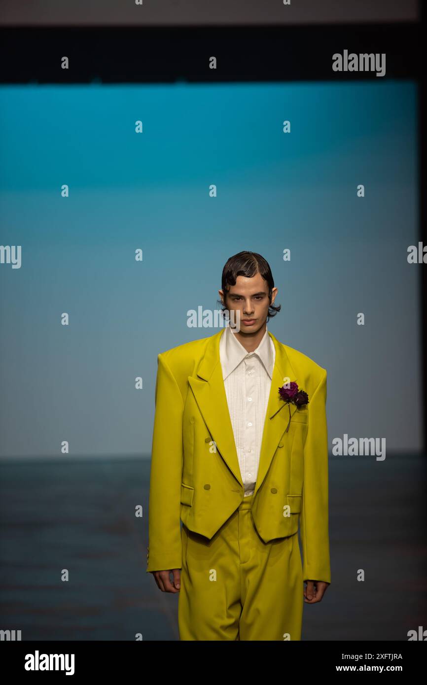 Danny Reinke, präsentierte die Kollektion der Fashion Week 2024 Berlin ...