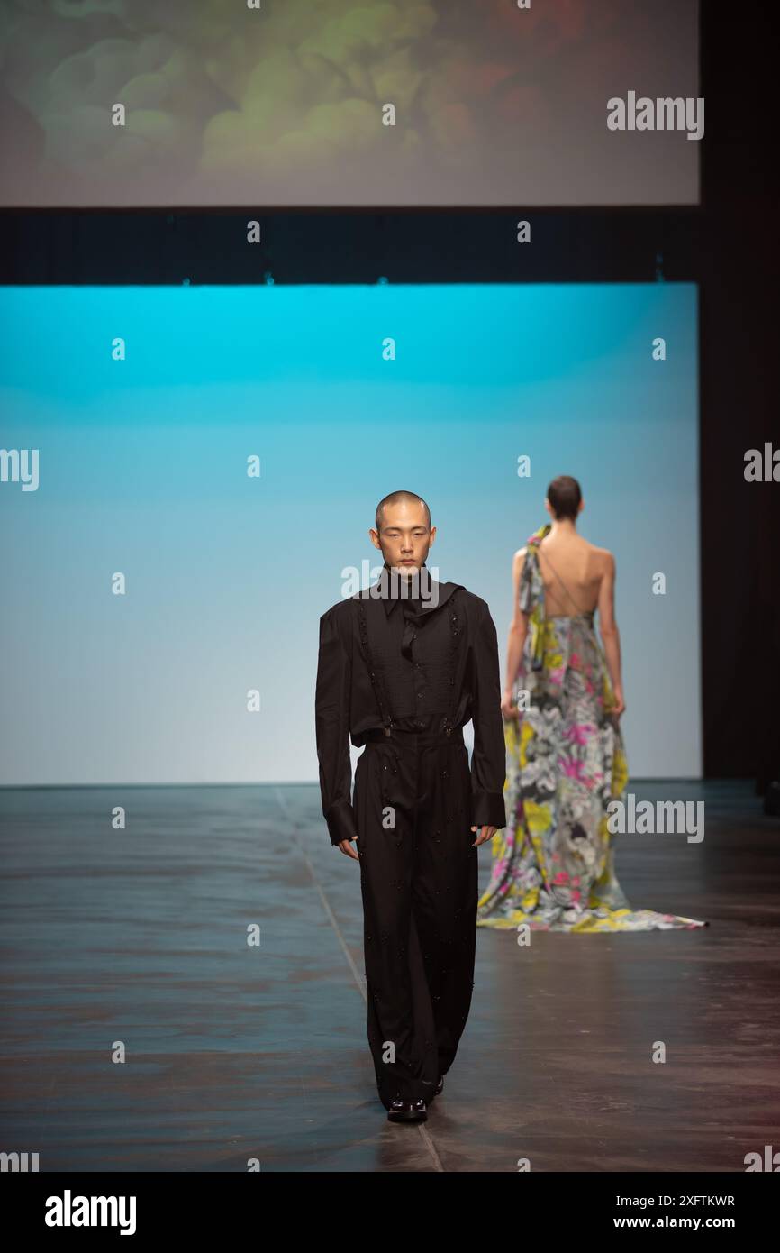 Danny Reinke, präsentierte die Kollektion der Fashion Week 2024 Berlin ...