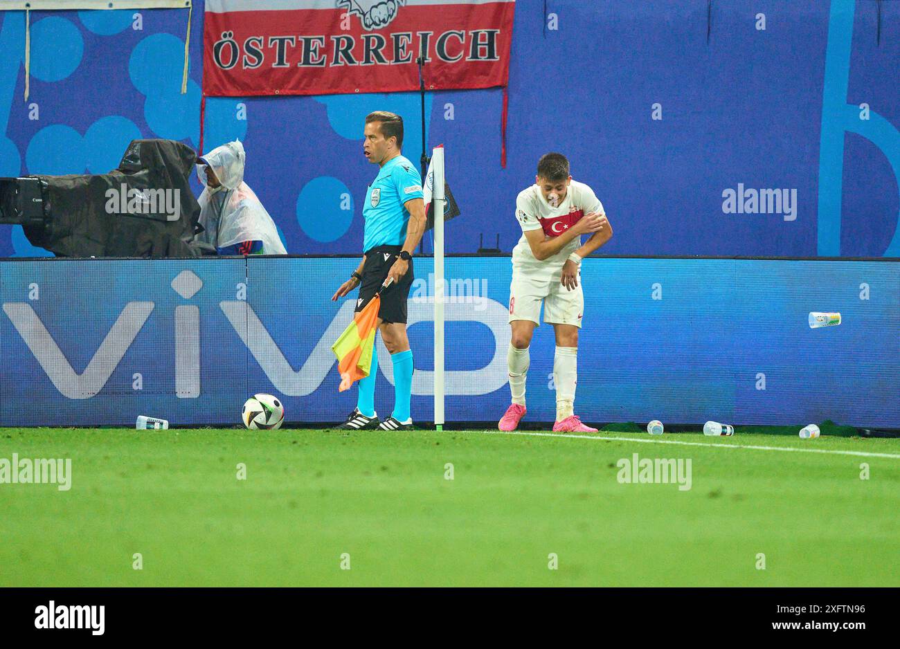 Arda Gueler, Tuerkiye 8 von Fans mit Bierbecher beworfen in the best of ...