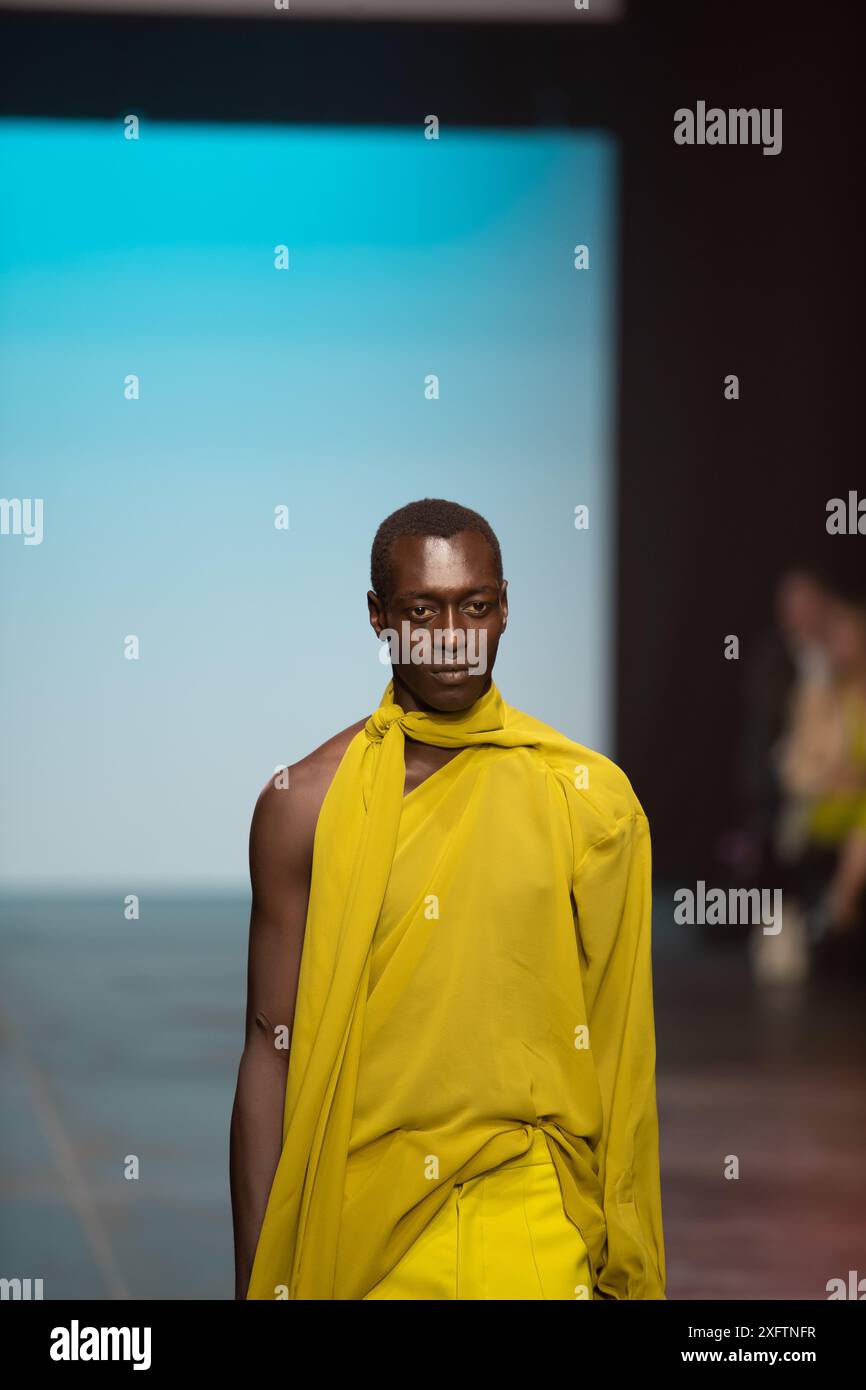 Danny Reinke, präsentierte die Kollektion der Fashion Week 2024 Berlin ...