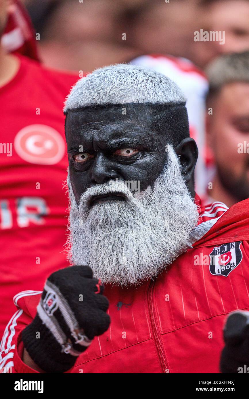 Fans TUR in the best of 16 match AUSTRIA - TueRKIJE 1-2 of the UEFA ...