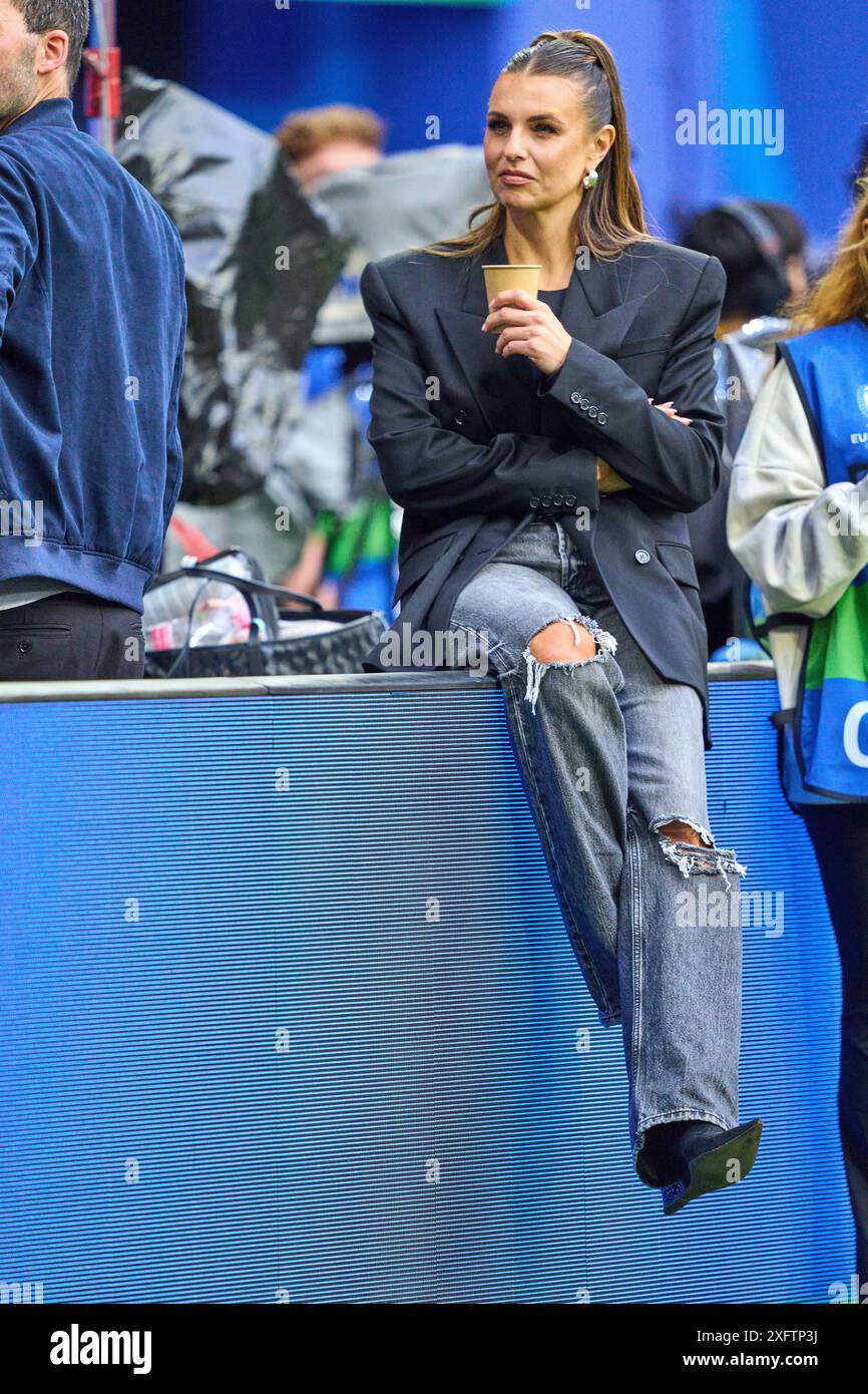 Laura WONTORRA, sports presenter, reporter, woman, moderator, TV ...