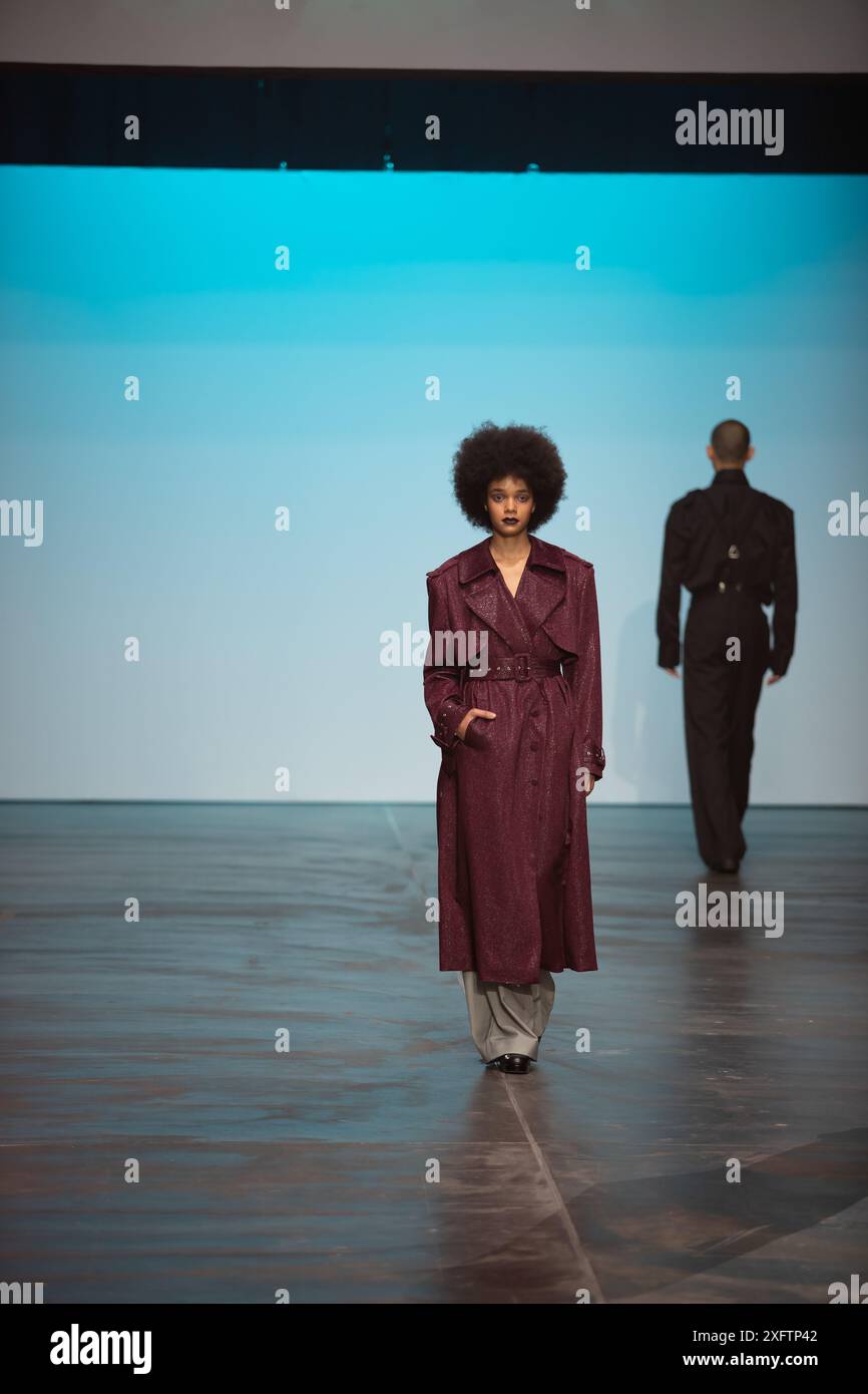 Danny Reinke, präsentierte die Kollektion der Fashion Week 2024 Berlin ...