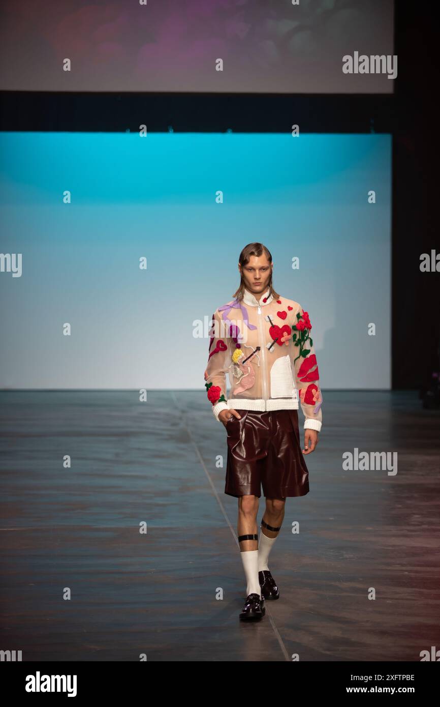 Danny Reinke, präsentierte die Kollektion der Fashion Week 2024 Berlin ...