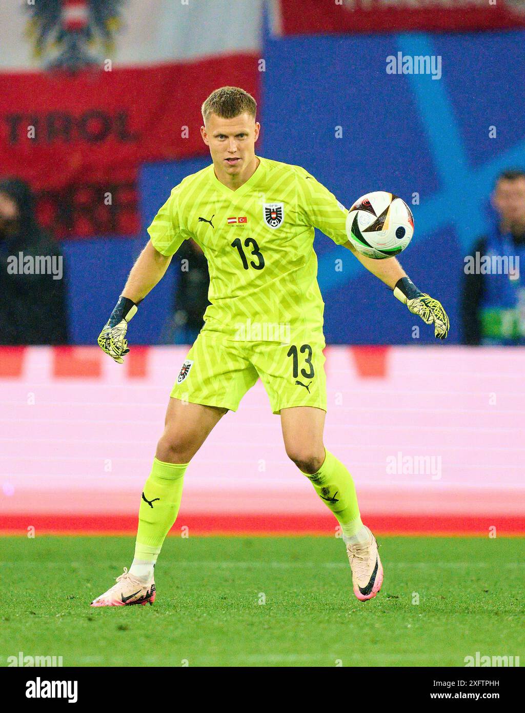 Patrick Pentz, goalkeeper AUT 13 in the best of 16 match AUSTRIA ...