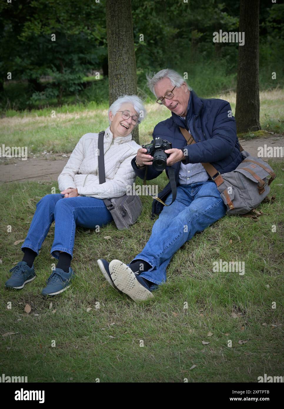Happy smiling pensioners hi-res stock photography and images - Alamy