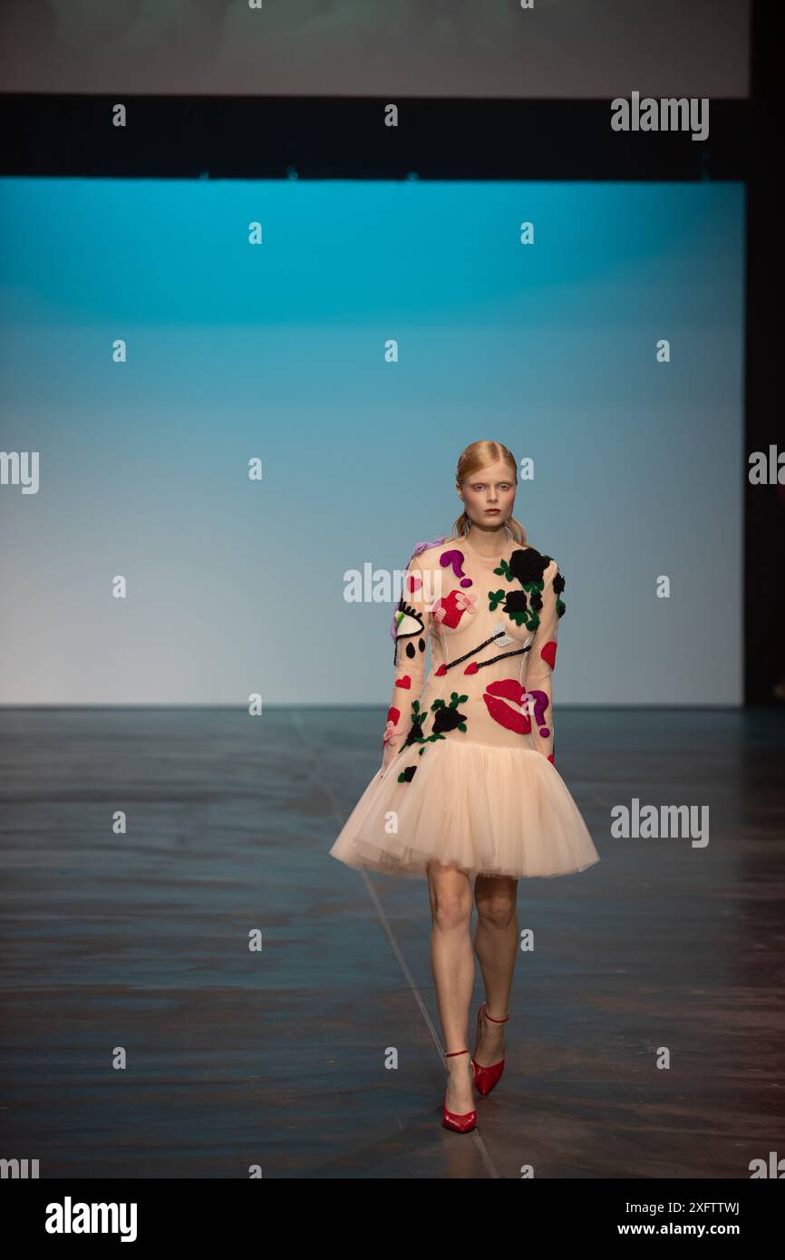 Danny Reinke, präsentierte die Kollektion der Fashion Week 2024 Berlin ...