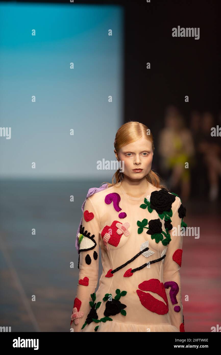 Danny Reinke, präsentierte die Kollektion der Fashion Week 2024 Berlin ...