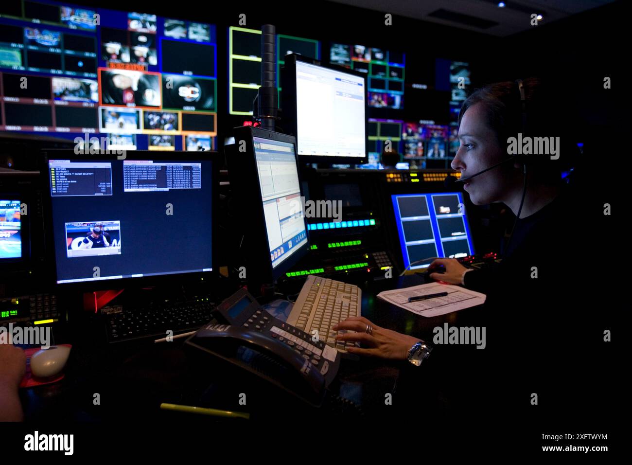 Monitor monitors in tv studio hi-res stock photography and images - Alamy