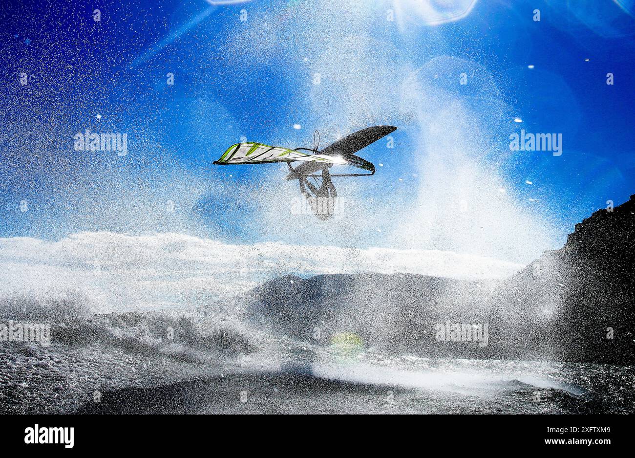 Whale spraying water hi-res stock photography and images - Alamy