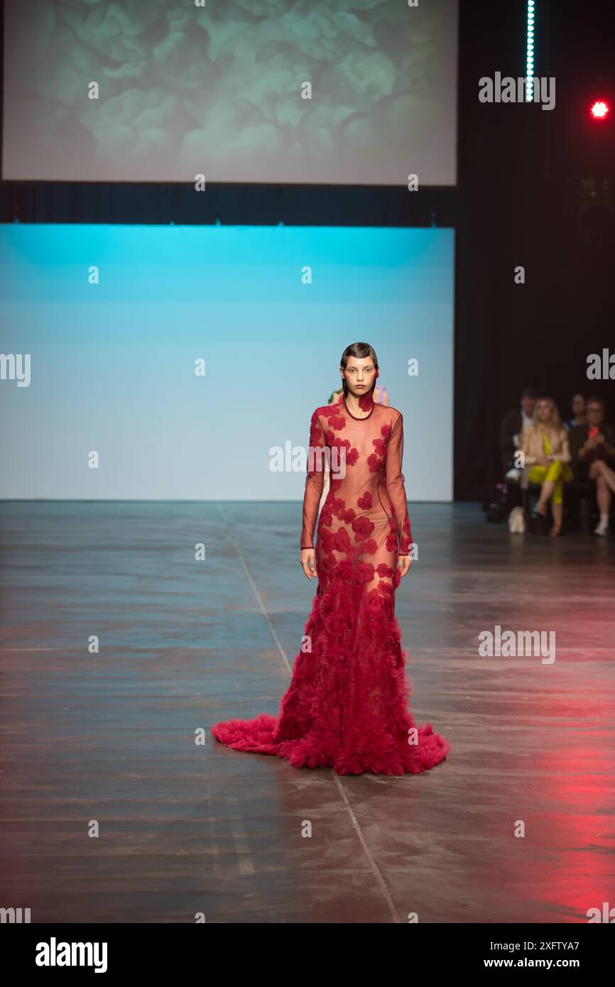 Danny Reinke, präsentierte die Kollektion der Fashion Week 2024 Berlin ...