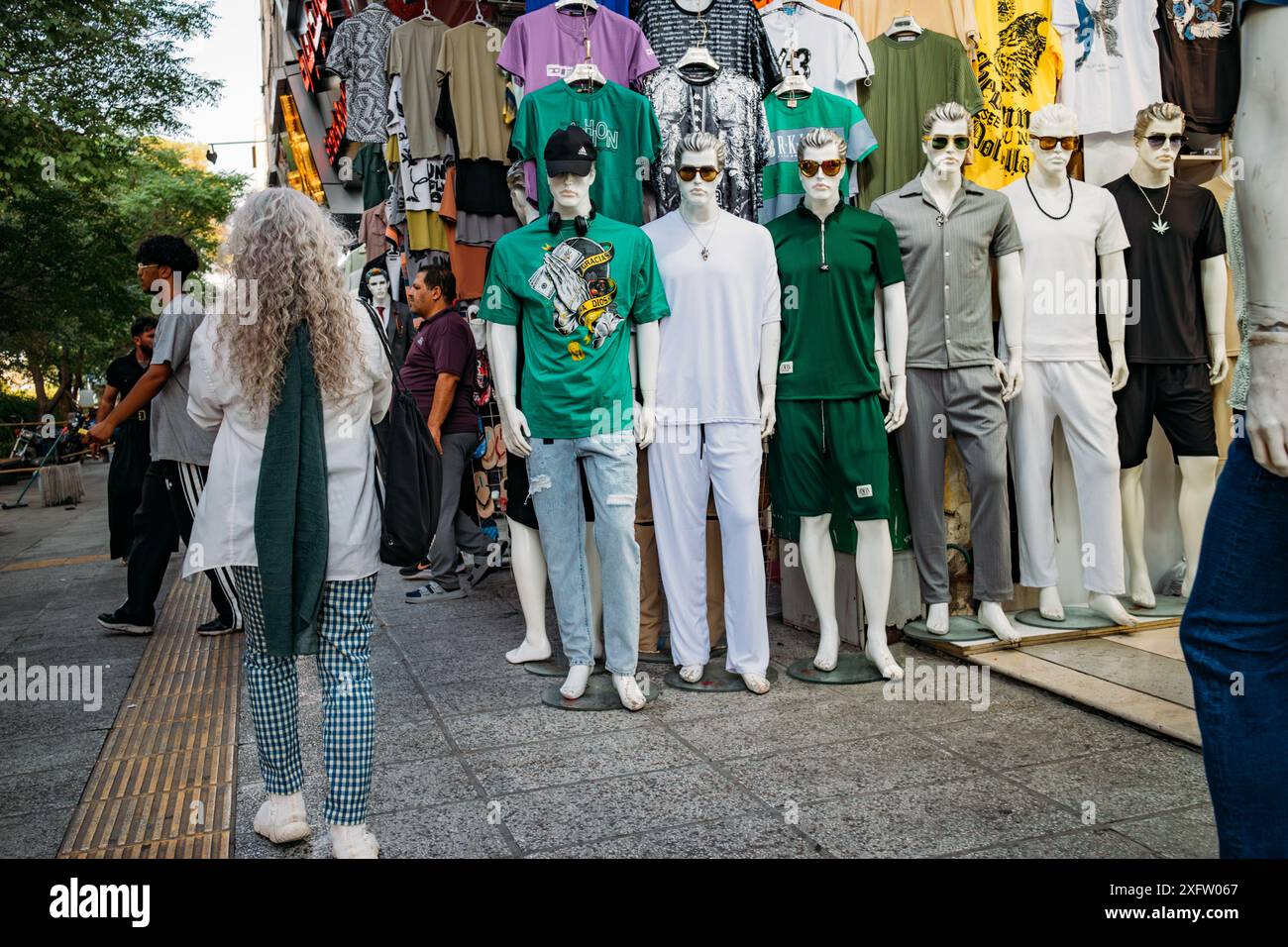 Clothing stores hi-res stock photography and images - Alamy