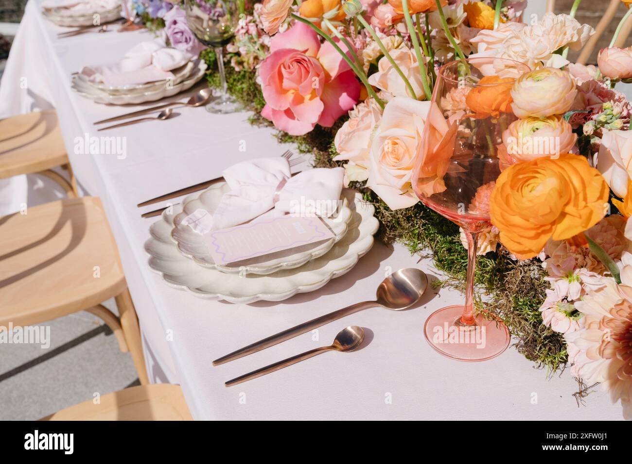 Vibrant florals hi-res stock photography and images - Alamy