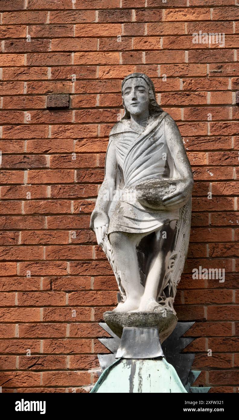 Statue of Christ outside Christ Church, Cheylesmore, Coventry, West ...